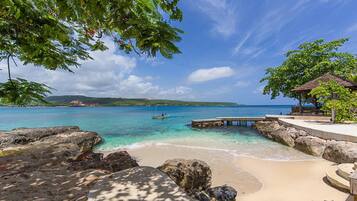 Villa, várias camas (Seagrapes Villa) | Praia | Na praia