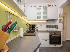 Villa (Three Bedroom Villa with Pool) | Cozinha privada | Um frigorífico