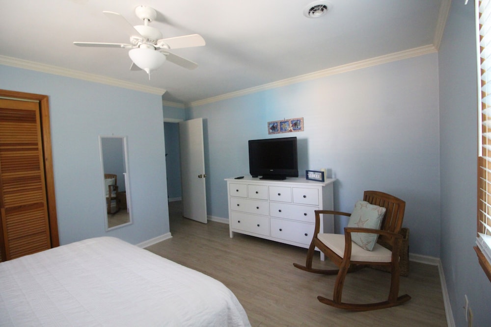 Book June 7 Wknd Special 2 Nights. Includes Golf Cart & Beach Prkg Permit. - Bald Head Island, NC