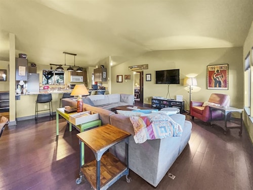 Canyon Perch-beautiful High Desert Views And Super Relaxing 3 Bedroom 2 Bath - Sisters, OR