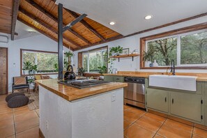 Sequoia “Tree house” Light & Bright - Three Rivers | Vrbo