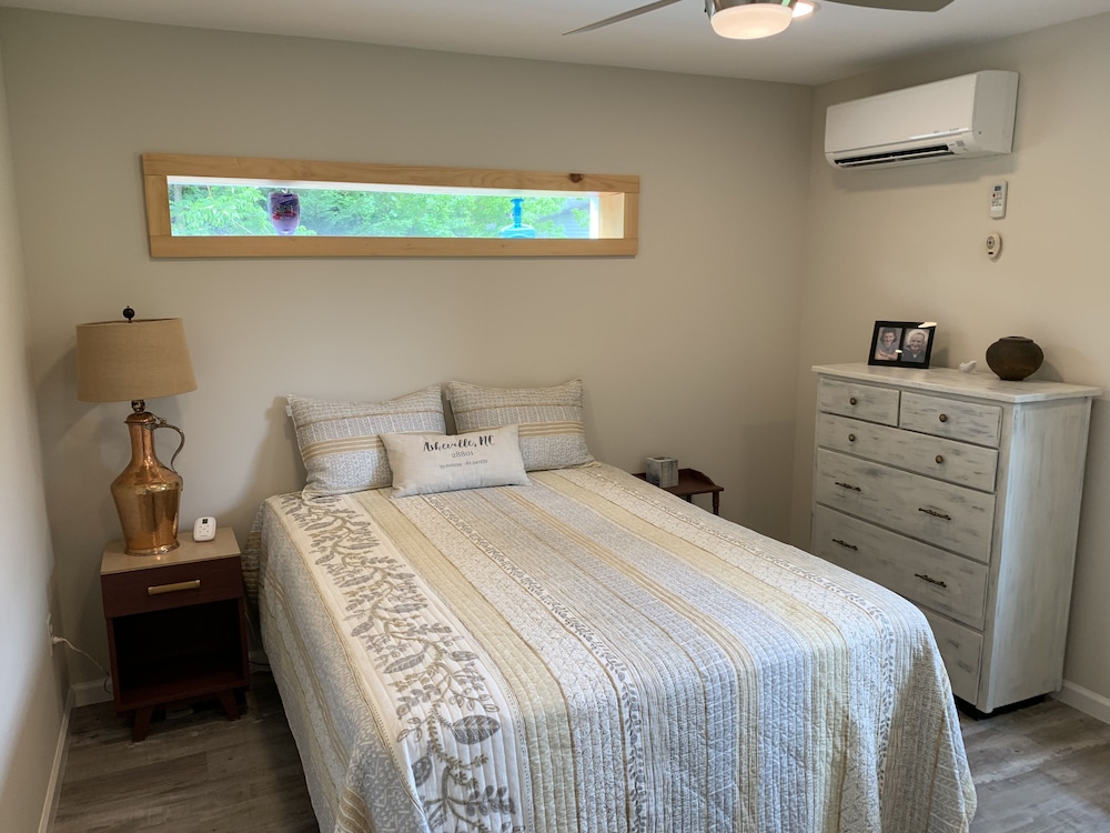 Exceptionally Clean-super Quiet-very Comfy & Close To
Asheville !! - Weaverville, NC