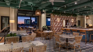 2 restaurantes, jantares servidos