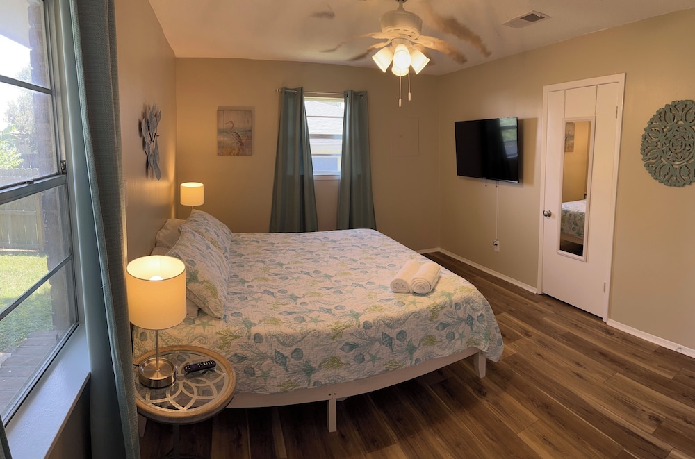 3 Bedrooms, 2 Full Baths Near The Beach - Pass Christian, MS