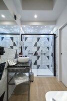 Quarto grand | Banheiro | Secador de cabelo, bidê, toalhas de banho