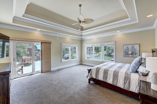 Island Point By Avantstay | Sleeps 18 | Dock - Lake Norman, NC