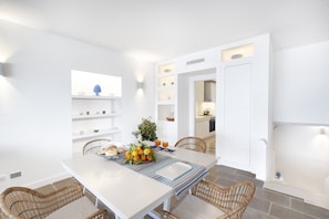 Apartamento, 1 quarto, para fumantes, terraço | Área de estar | TV de tela plana
