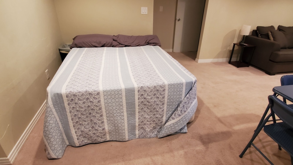 Beautiful Large Private Downstairs Area-great Location-8 Guests Stay Comfortably - Littleton