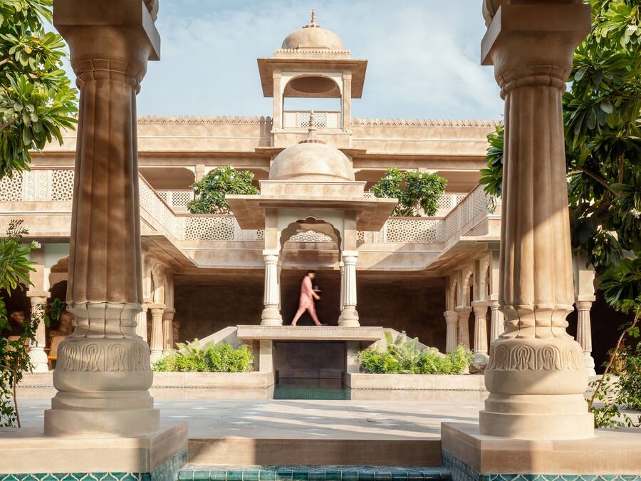 Piscina interior, piscina exterior, da(s) 7:00 à(s) 20:00, guarda-sóis