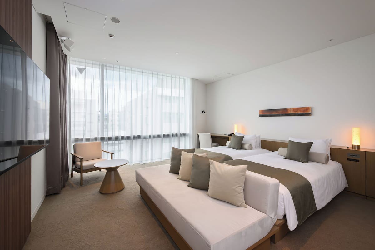 Quarto premium, para não fumantes (with Lounge Access) | Cofres nos quartos, ferros/tábuas de passar roupa, Wi-Fi de cortesia