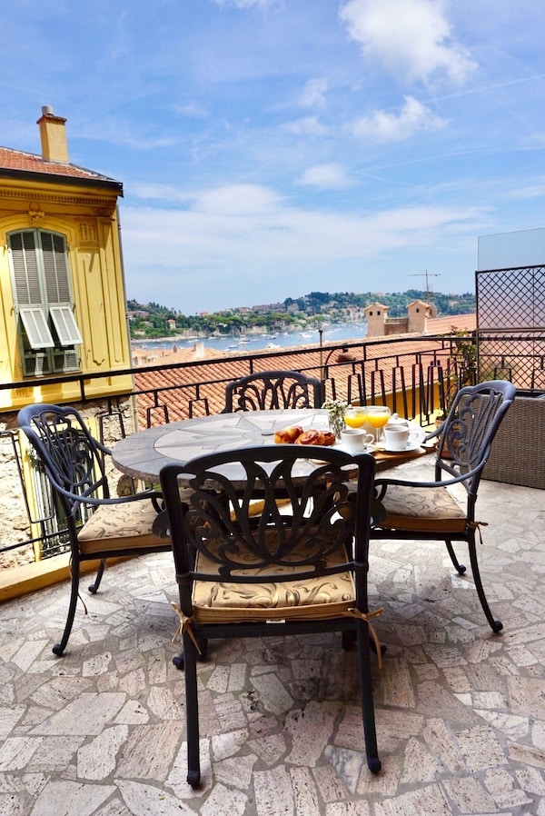 Bay Retreat With Sunlit Terrace - 濱海自由城