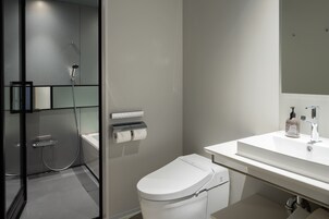 Quarto Superior, não fumadores, vista para a montanha (Japanese-style) | Casa de banho | Um polibã e uma banheira separados, artigos de higiene pessoal grátis 