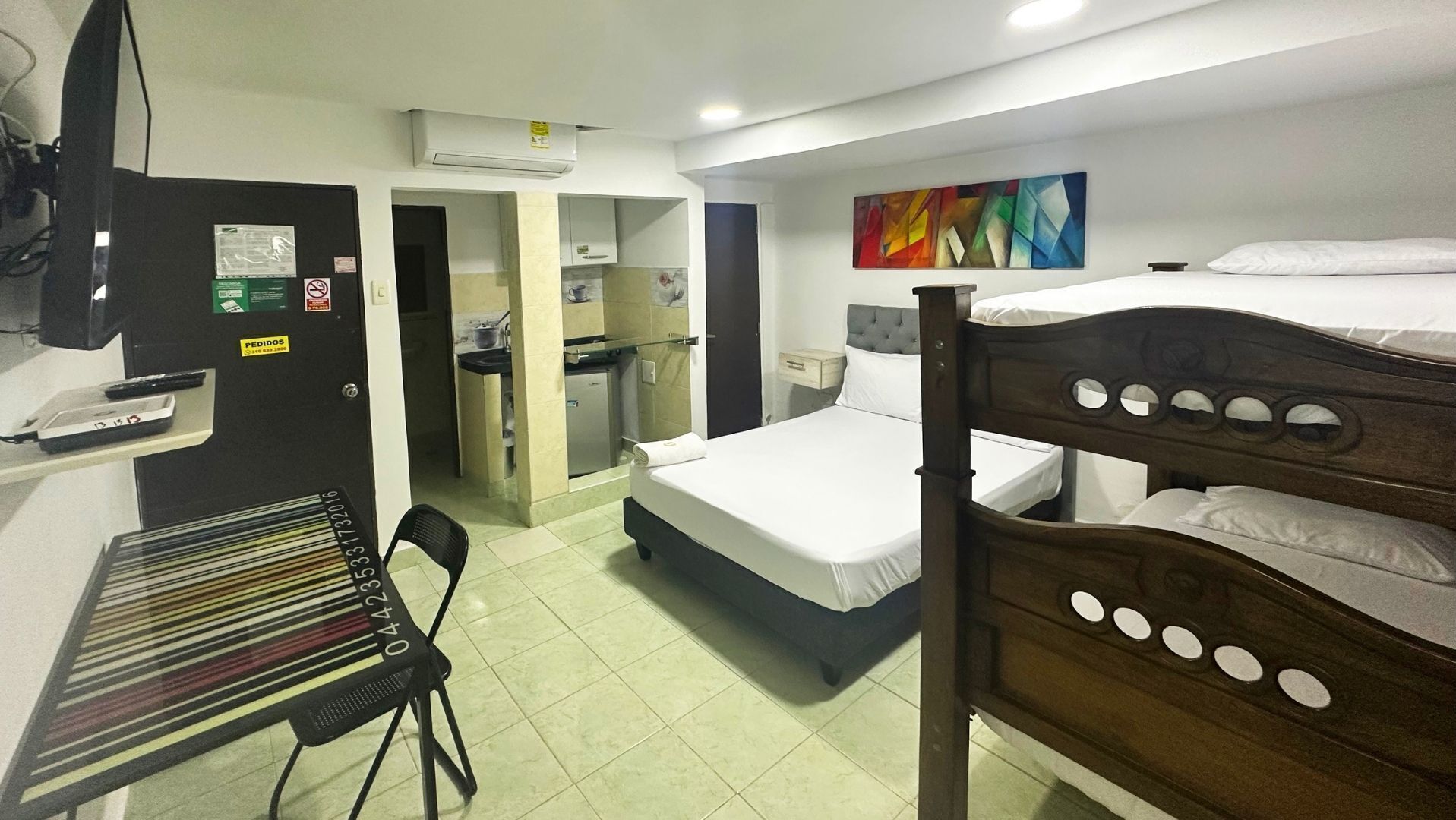 Quarto Quádruplo Standard | Roupa hipoalergénica, Wi-fi grátis, roupa de cama fornecida 