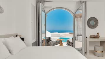 Villa Two Bedroom with Private Heated Pool, Interior Hot Tub & Sea View | Minibar, cofre no quarto, ferro/tábua de engomar, Wi-fi grátis