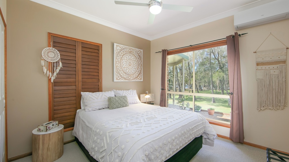 Beautiful Quiet Location In Yamba With Water Views. - Yamba