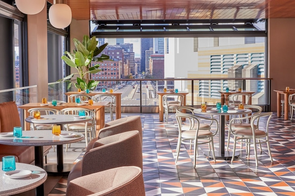 4 restaurantes, pequenos-almoços servidos