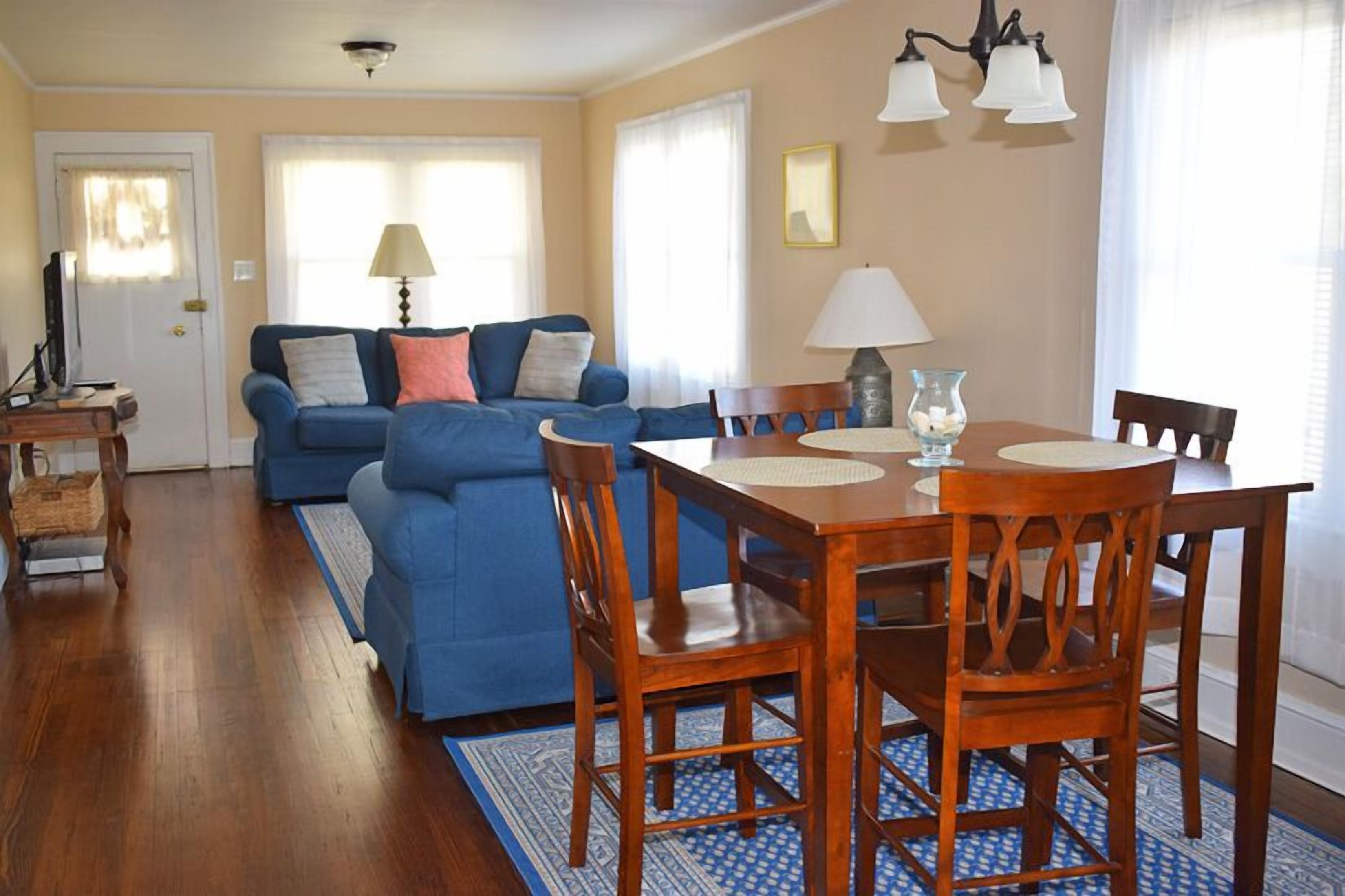 Little Grit Cottage- 2br | Walk To Town | Quiet Street - Chincoteague, VA