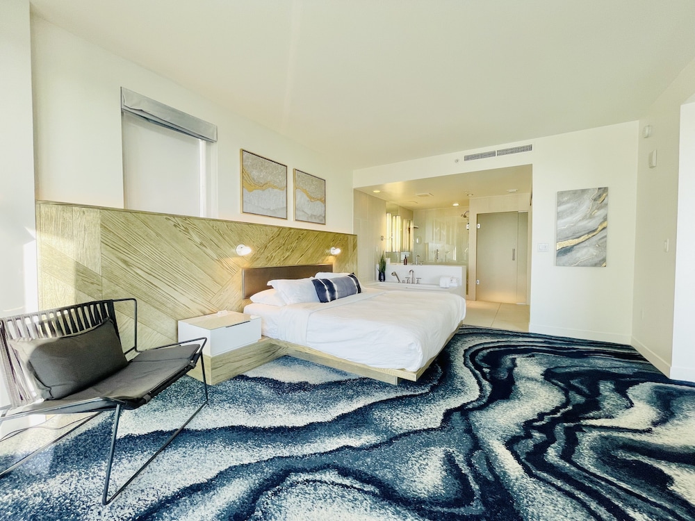 1108-beachfront-gym-downtown - Fort Lauderdale