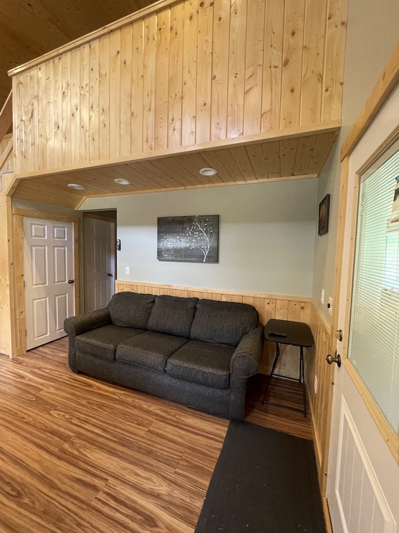 Pittsburg Nh Waterfront Cabin. Direct Snowmobile & Atv Trail Access. Middle Pond - Lake Francis, NH