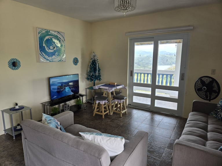 Cheerful 3-bedroom Cottage With A Lake View - 푸에르토리코