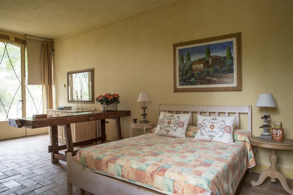Docciole: Chianti Villa And Pool For 12 - Radda in Chianti