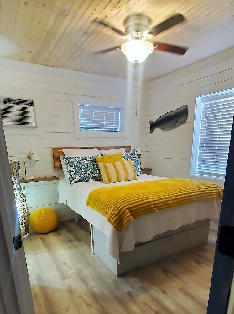 3 Minutes Walk To The Beach, Sunshine Shores Condominiums. Cute, Cozy Condo! - Panama City, FL