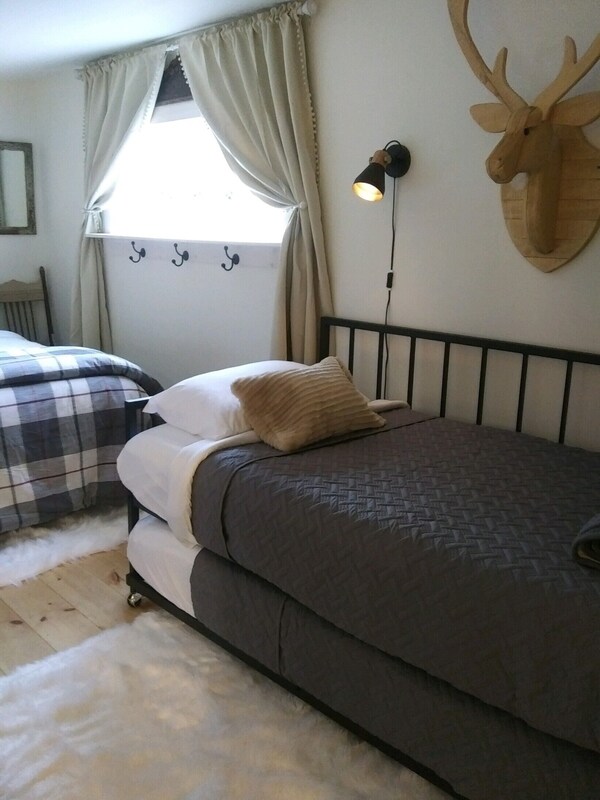 Sweet Amenities, Comfort & Nature ! - Ironwood, MI