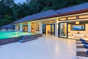 Villa, 4 quartos | Terraço/pátio interior
