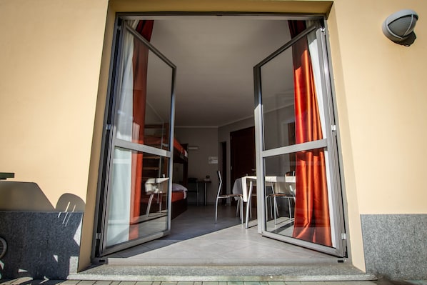 Quarto, 1 quarto, acessível, fumadores | Terrenos do alojamento