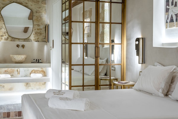 Junior Suite - Dorippi | 1 quarto, cofre no quarto, secretária, ferro/tábua de engomar