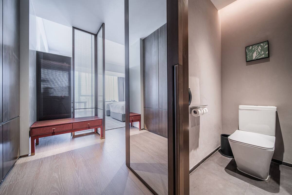 Edredons de pluma, frigobar, cofres nos quartos, escrivaninha