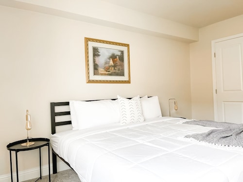 ★Gorgeous 1bd/1ba + Gym & Pool - Okc★ - Edmond, OK