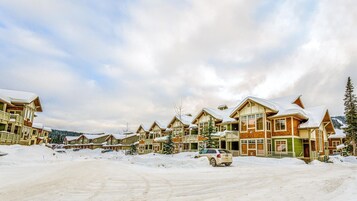 Condo, 2 quartos | Fachada