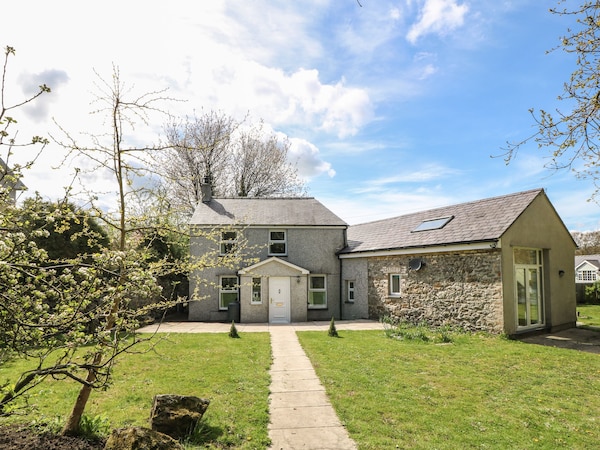 Lleyn Cottage (The Hive), Country Holiday Cottage In Menai Bridge - Menai Bridge