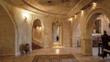 Suite (Kadi Burhaneddin Cave) | 1 quarto, roupa de alta qualidade, minibar, cofre no quarto