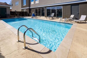 Piscina exterior sazonal 