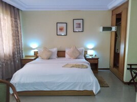 Business Suite | Roupa de alta qualidade, cofre no quarto, secretária 