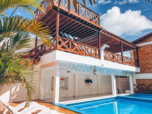 Piscina exterior, da(s) 10:00 à(s) 20:00, espreguiçadeiras 