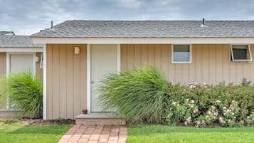 Casa, 1 cama king-size (Unit 9 King - Bungalows at Common Gro) | Exterior