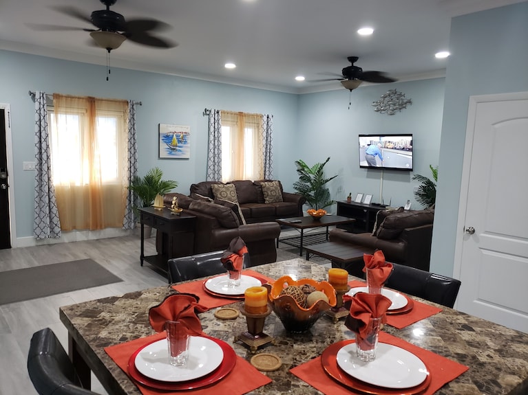 Lynden's Western Gated - Nassau