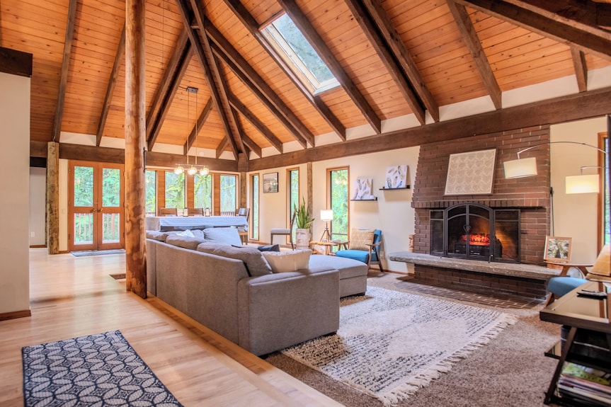 15-acre Private Forest Retreat - 5br - 10 Min To Nike & Intel - Ample Parking - ヒルズボロ, OR