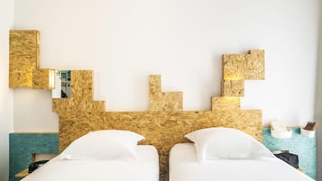 Quarto, 2 camas individuais | Secretária, quartos insonorizados, berços/camas para crianças grátis