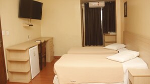 Quarto duplo tradicional | Wi-Fi de cortesia, roupa de cama