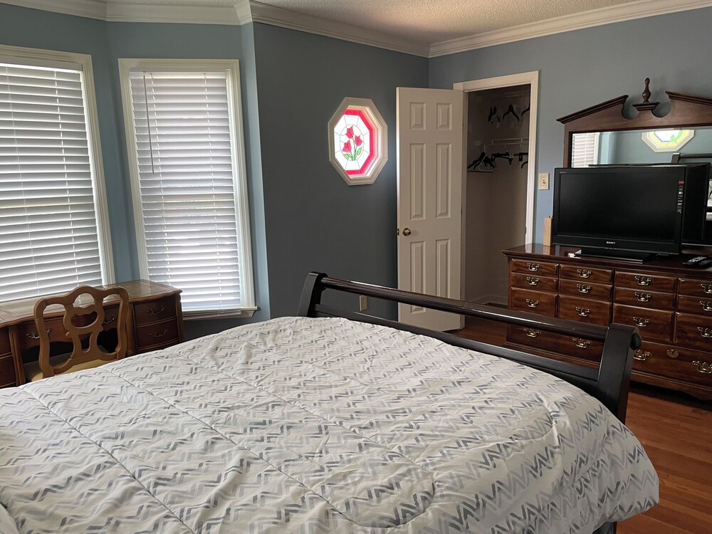 Spacious Townhome With Four Seasons Room - Decatur, AL