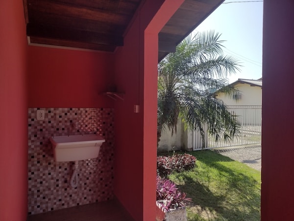 Casa Com óTima Localizaçã A 100 Metros Da Praia. - Porto Belo