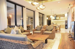 Villa Familiar | Sala de estar | Smart TV de 42 polegadas com canais via satélite, televisor