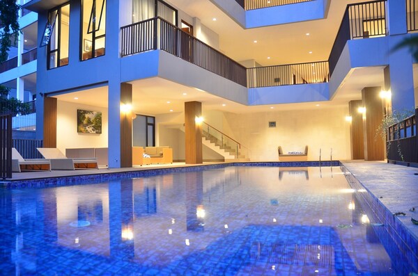 Radiance Hill View 10br Villa With A Private Heated Swimming Pool - Bandung