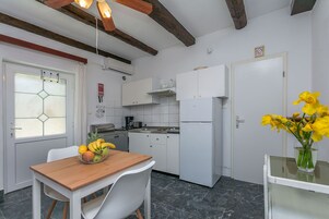 Cozinha privada | Geladeira, micro-ondas, cooktop, lava-louças