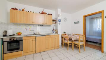 Apartamento (A1) | Cozinha privada | Geladeira, fogão, cooktop, chaleira elétrica