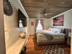 Quarto casal luxo, 1 cama King, suíte, vista para o jardim (Executive King - EnSuite) | Banheiro | Chuveiro, chuveiro com efeito de chuva, secador de cabelo, sabonete